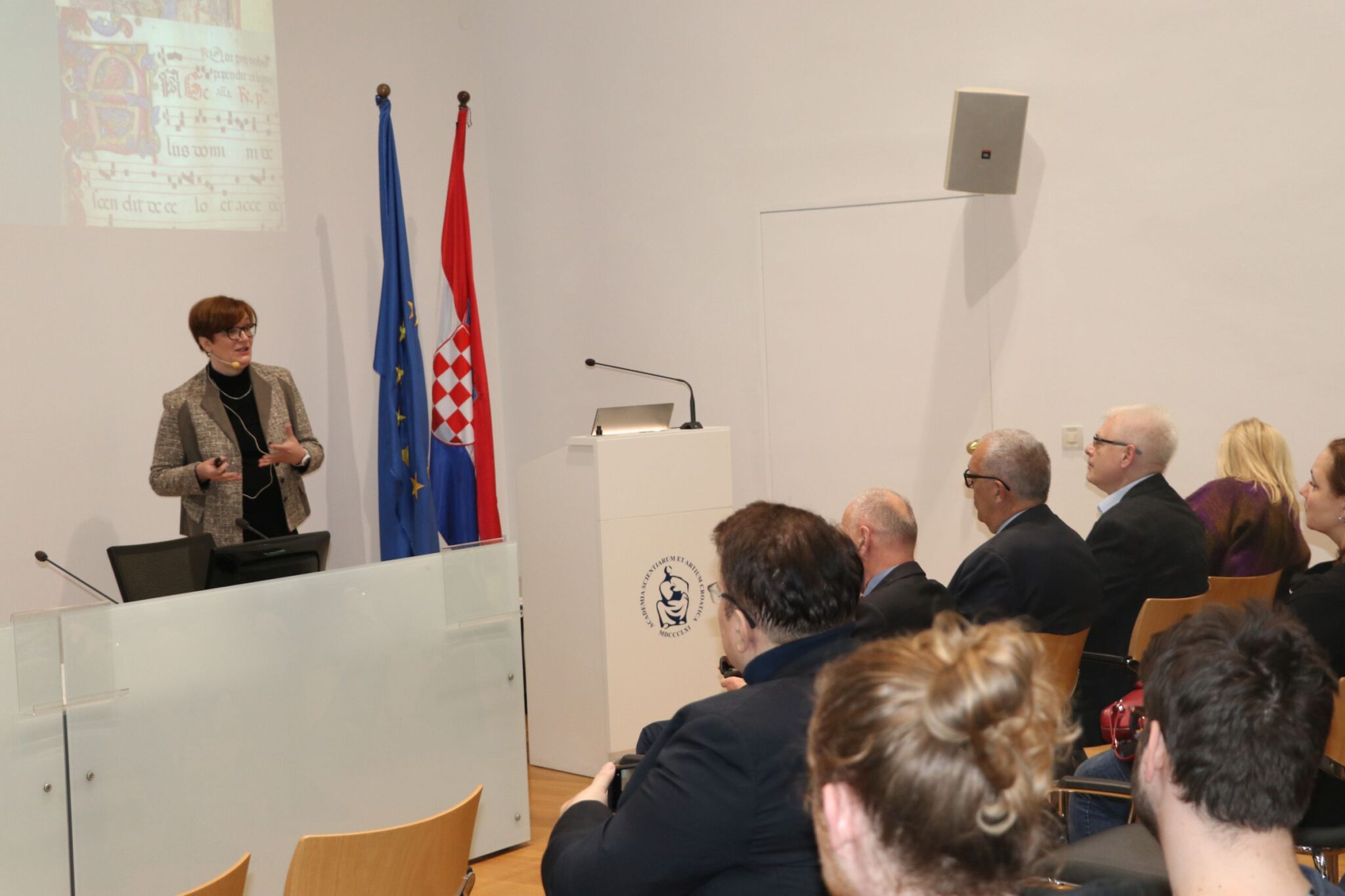 Znanost u žarištu: predavanje Hane Breko Kustura Cantilena romana vs. cantilena beneventana ...